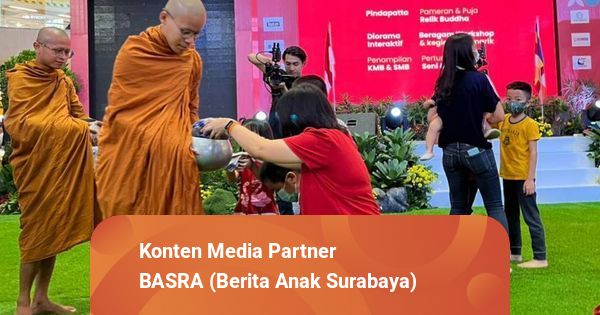 Mengenal Pindapatta, Ritual Umat Buddha Bersedekah untuk Para Bhikku | kumparan.com